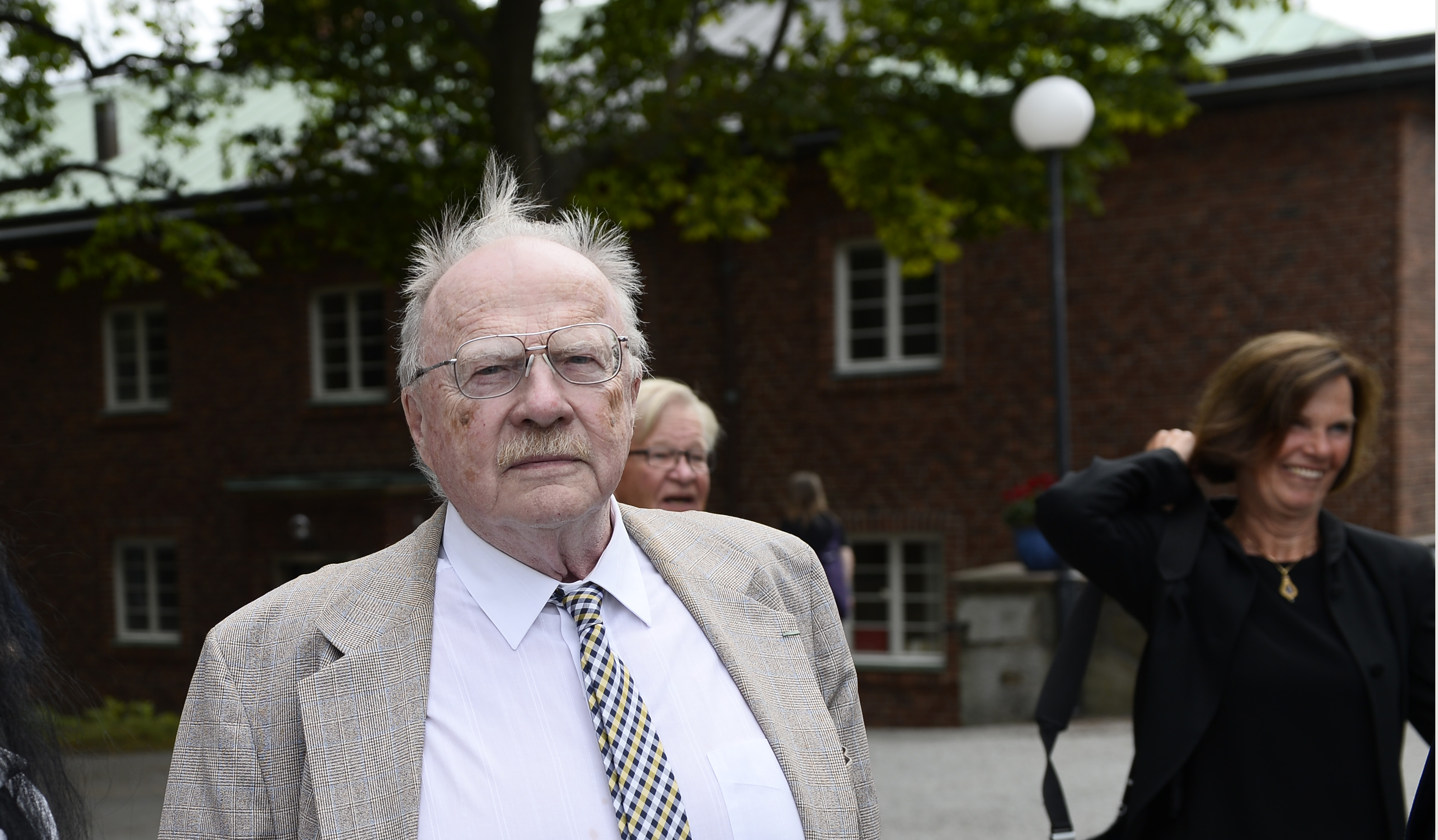 Myrdal ständigt på diktaturens sida – Arbetet