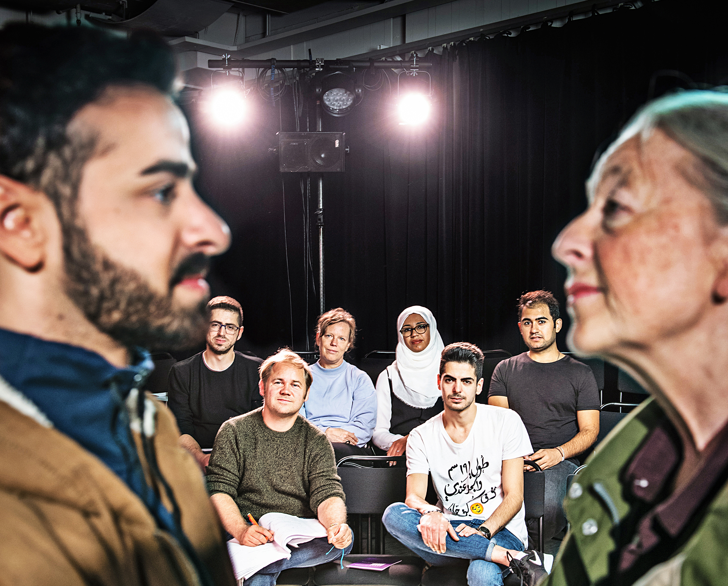 Träffar med flyktingar blev teater – Arbetet