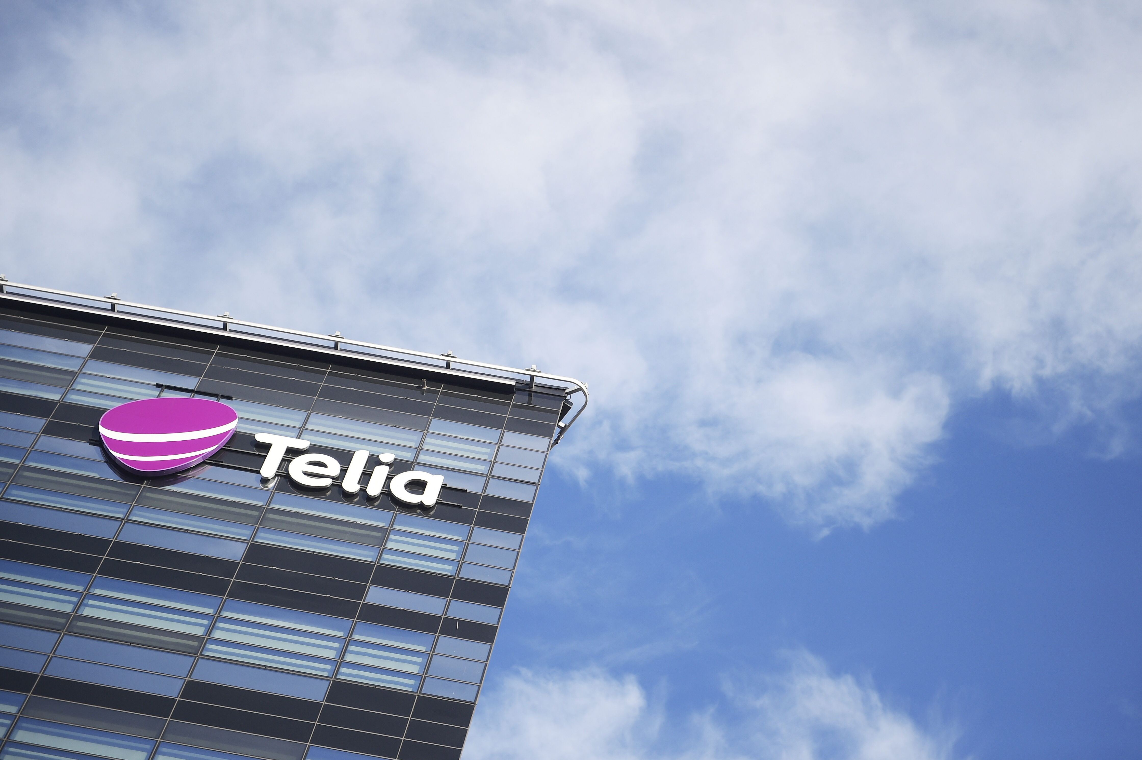 Telia vill spela in personalens skärmar – facket kritiskt – Arbetet