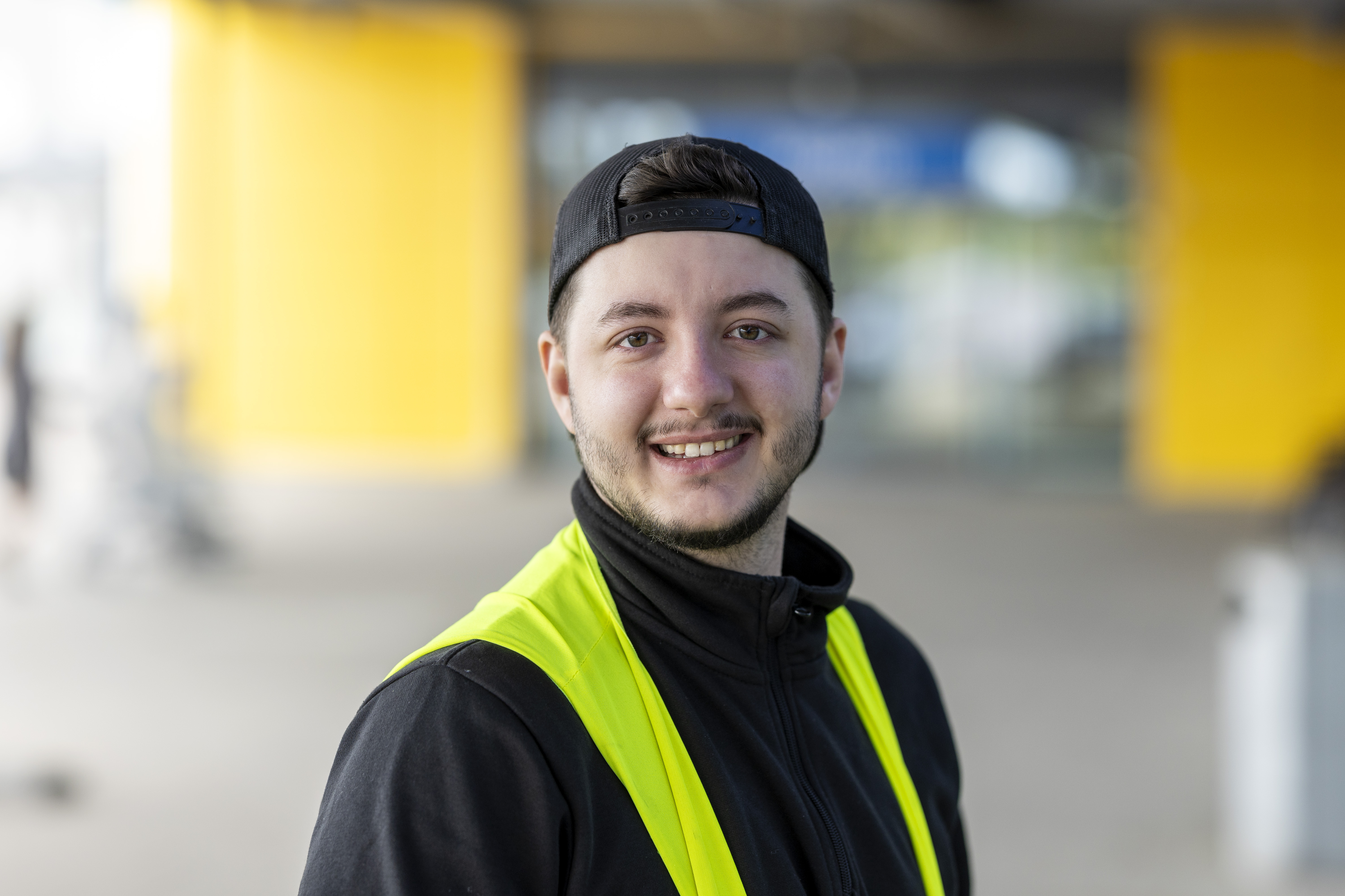 Elektrikern Kyle sökte 200 lärlingsjobb innan han fick napp – Arbetet