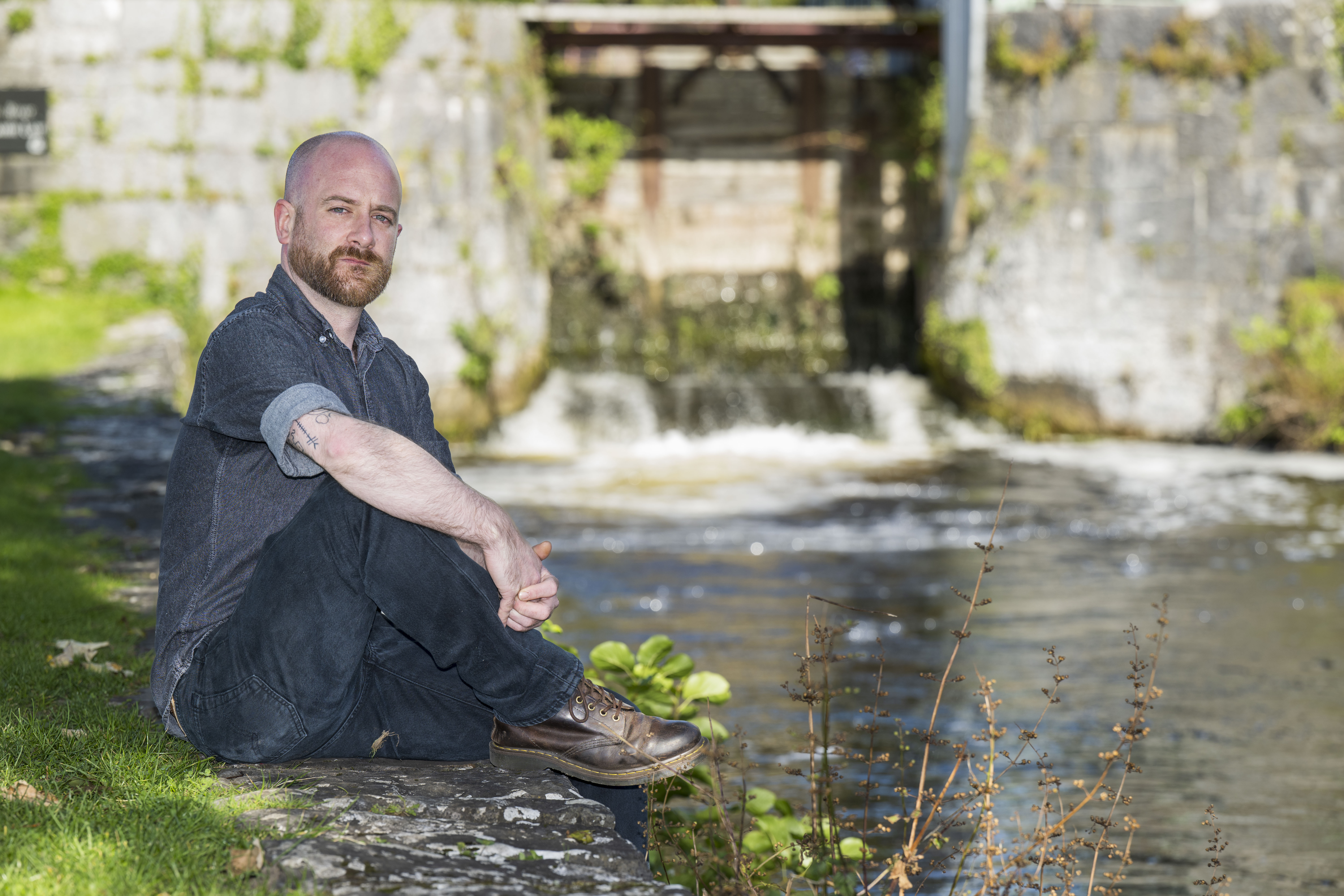 Eoghan, 37, fick flytta hem till mamma – en av allt fler fattiga butiksanställda – Arbetet